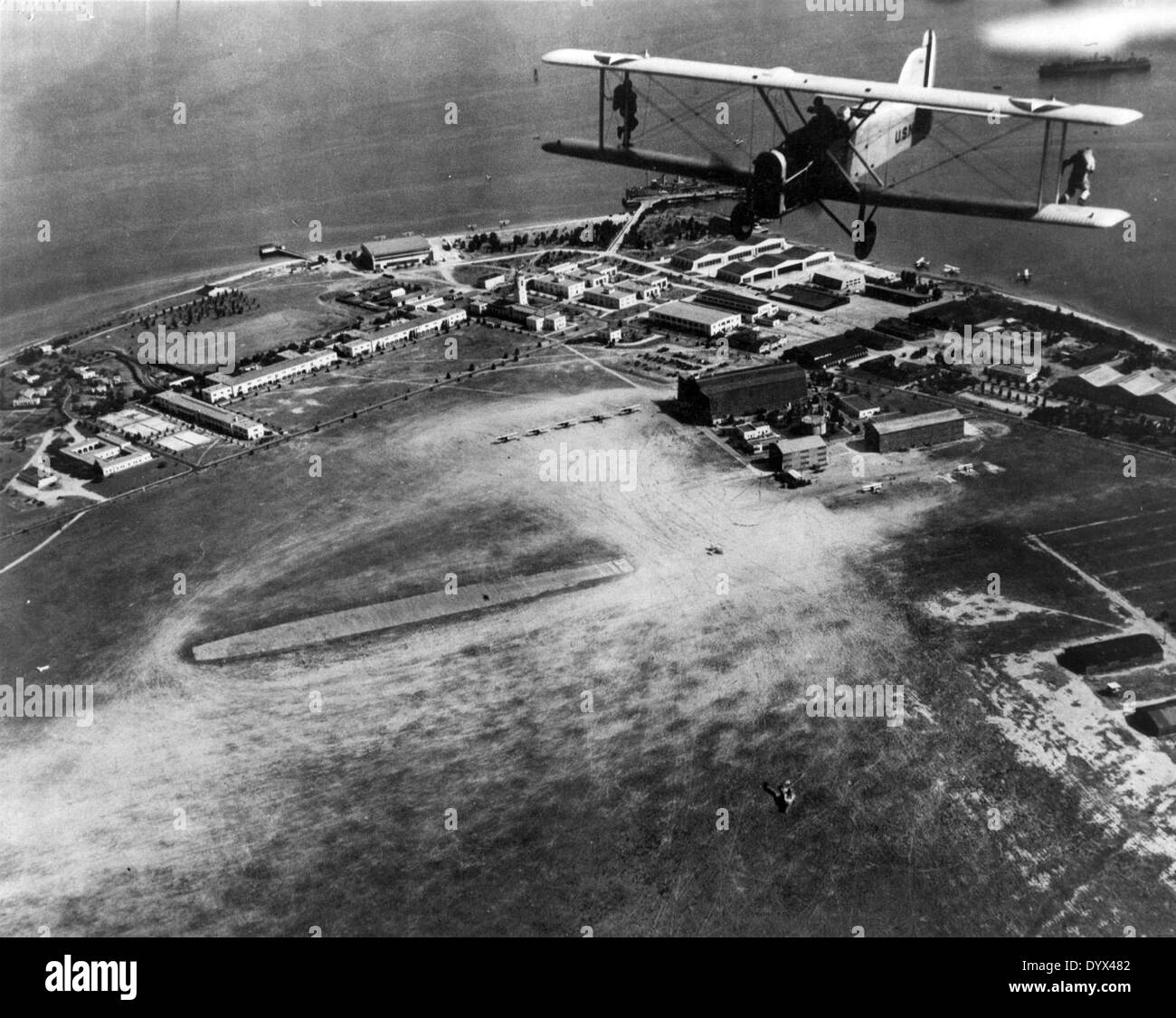 The Douglas DT-1 was a biplane torpedo bomber used by the U.S. Navy in ...