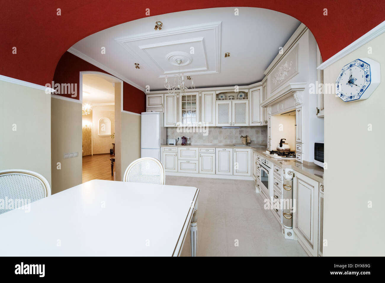 White greater kitchen in a modern apartment Stock Photo - Alamy