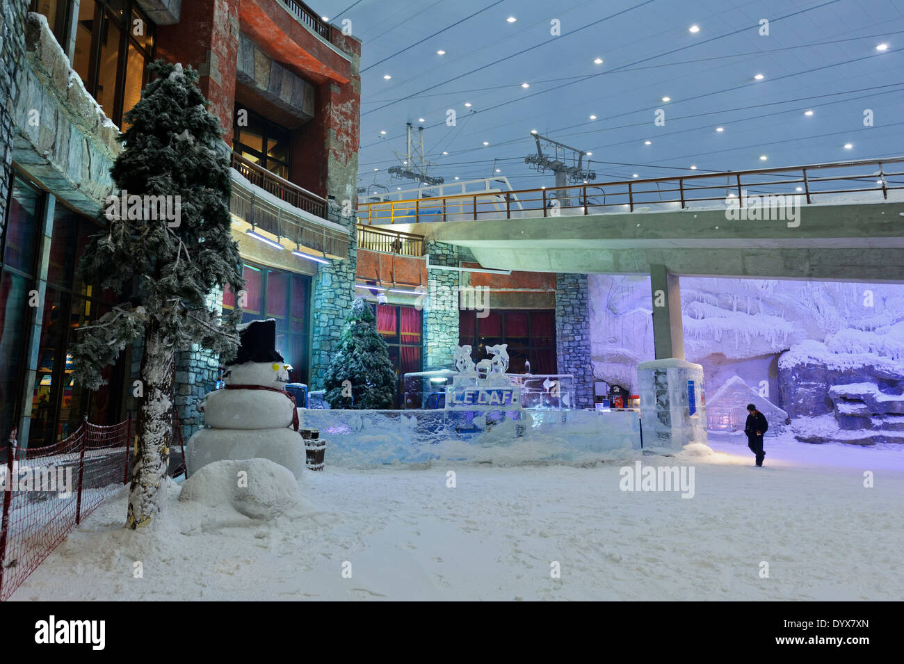 Snowman standing in the Indoor Ski Dubai resort in the Mall of Emirates ...