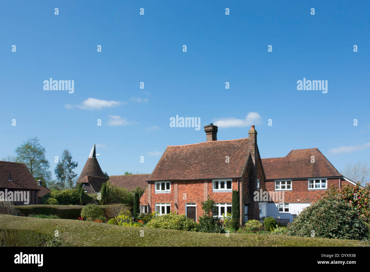 Beautiful cottage hi-res stock photography and images - Alamy