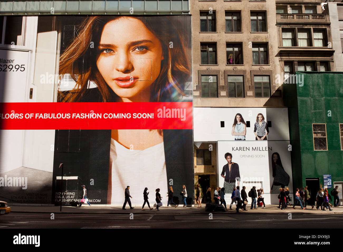advertisements on 5th Avenue, Manhattan, New York USA Stock Photo - Alamy