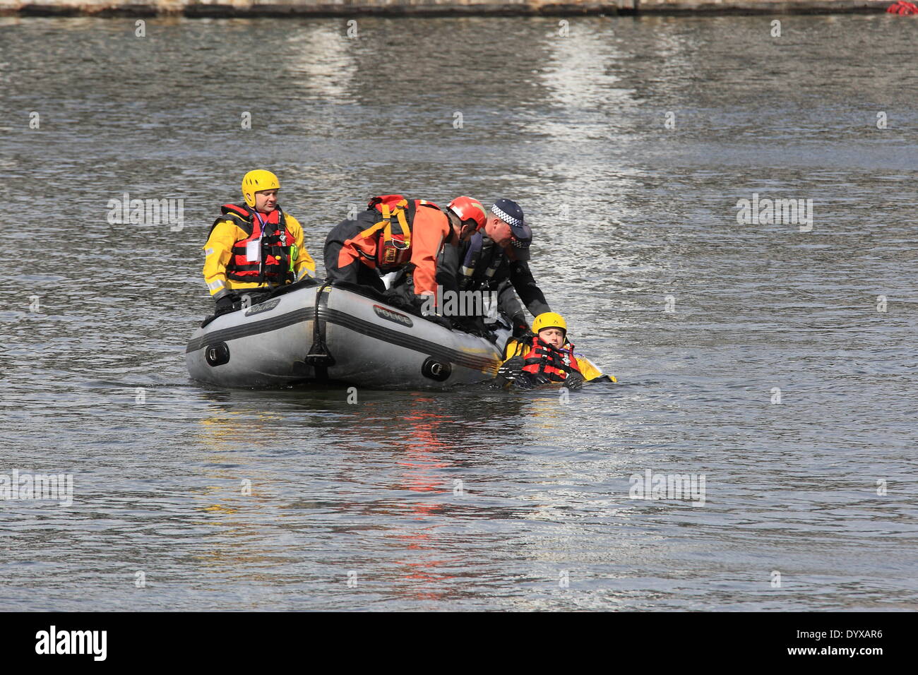 London ambulance hart hi-res stock photography and images - Alamy