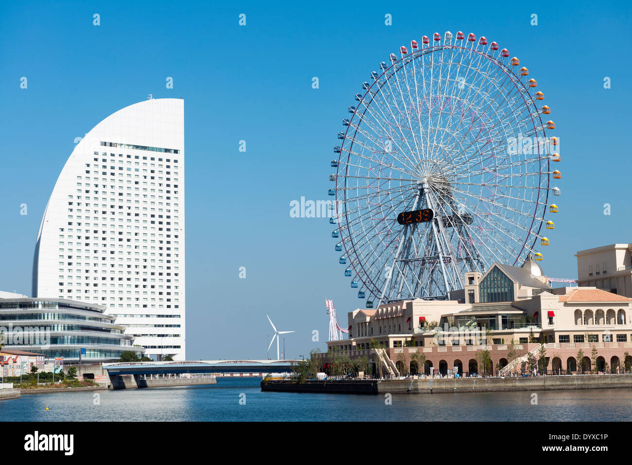 Yokohama Grand InterContinental Hotel and Cosmo Clock 21 Ferris Wheel ...