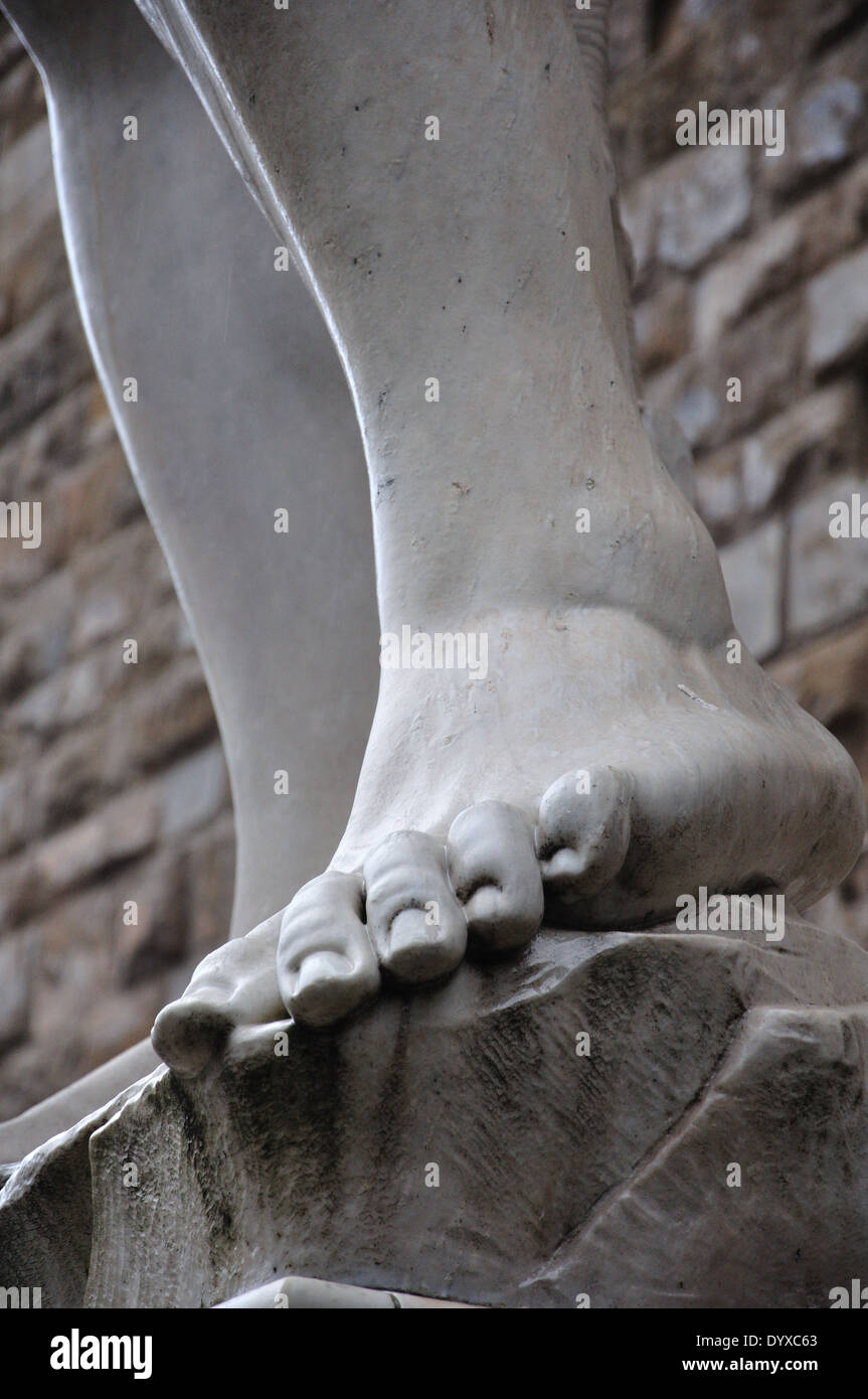 Sculpture of foot hi-res stock photography and images - Alamy