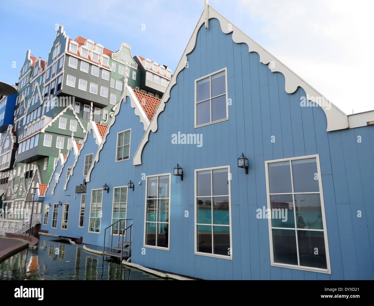 Contemporary architecture, which shamelessly cites the traditional ...