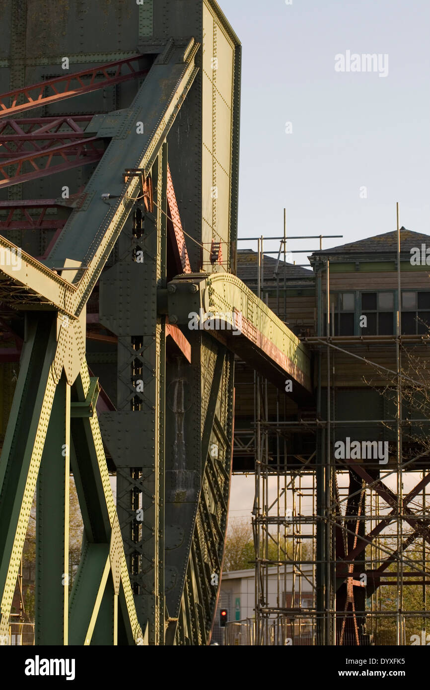 Bridge scaffolding hi-res stock photography and images - Alamy