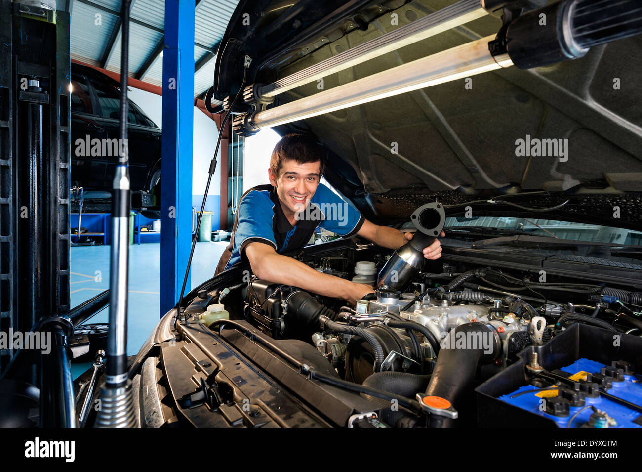 Mechanic workshop hi-res stock photography and images - Alamy