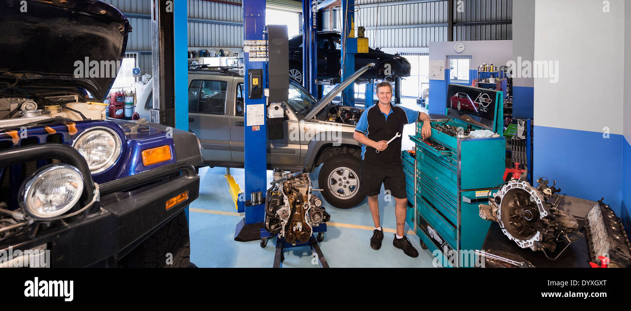 Mechanic mechanics hi-res stock photography and images - Alamy