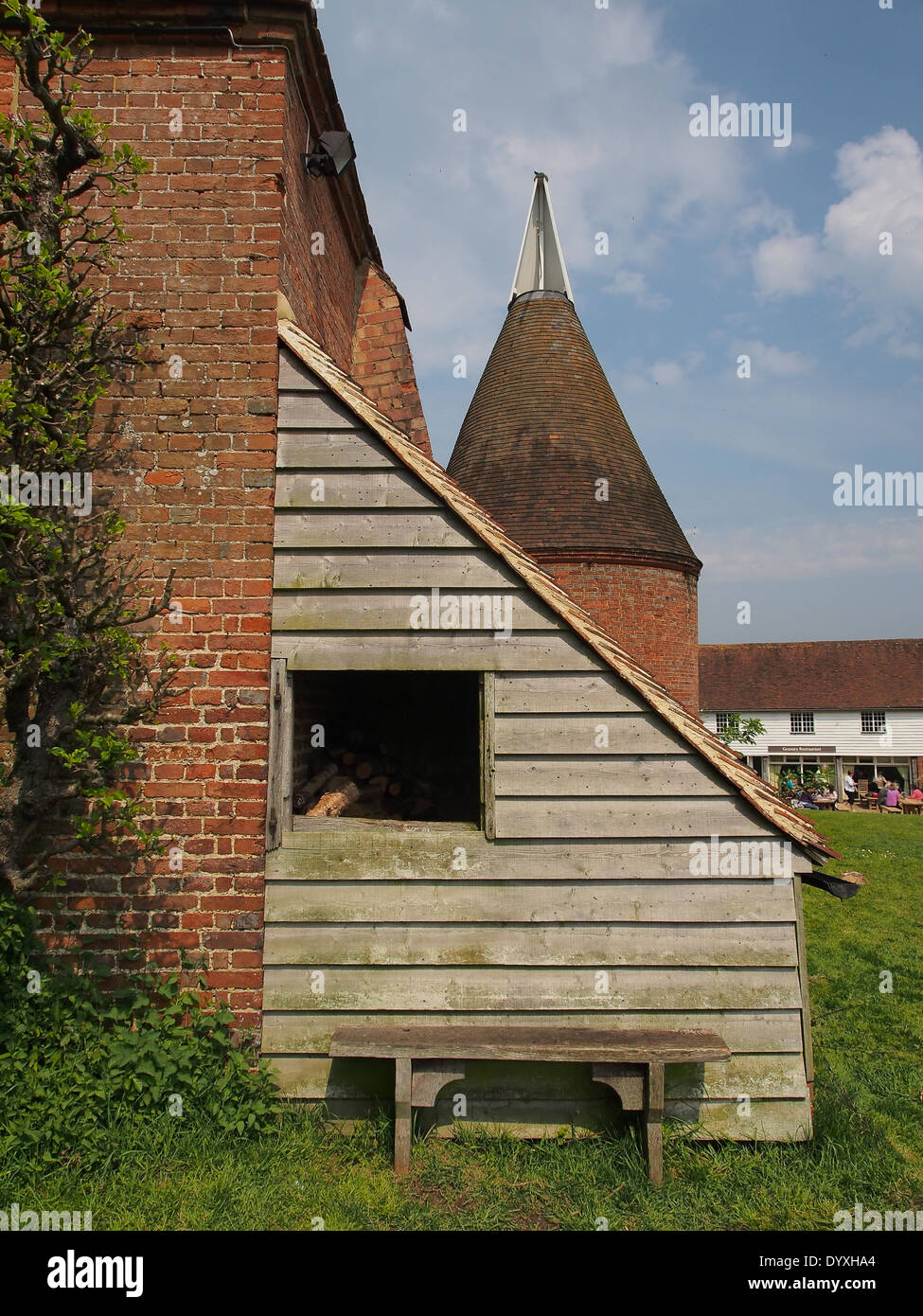 Oast houses hi-res stock photography and images - Alamy