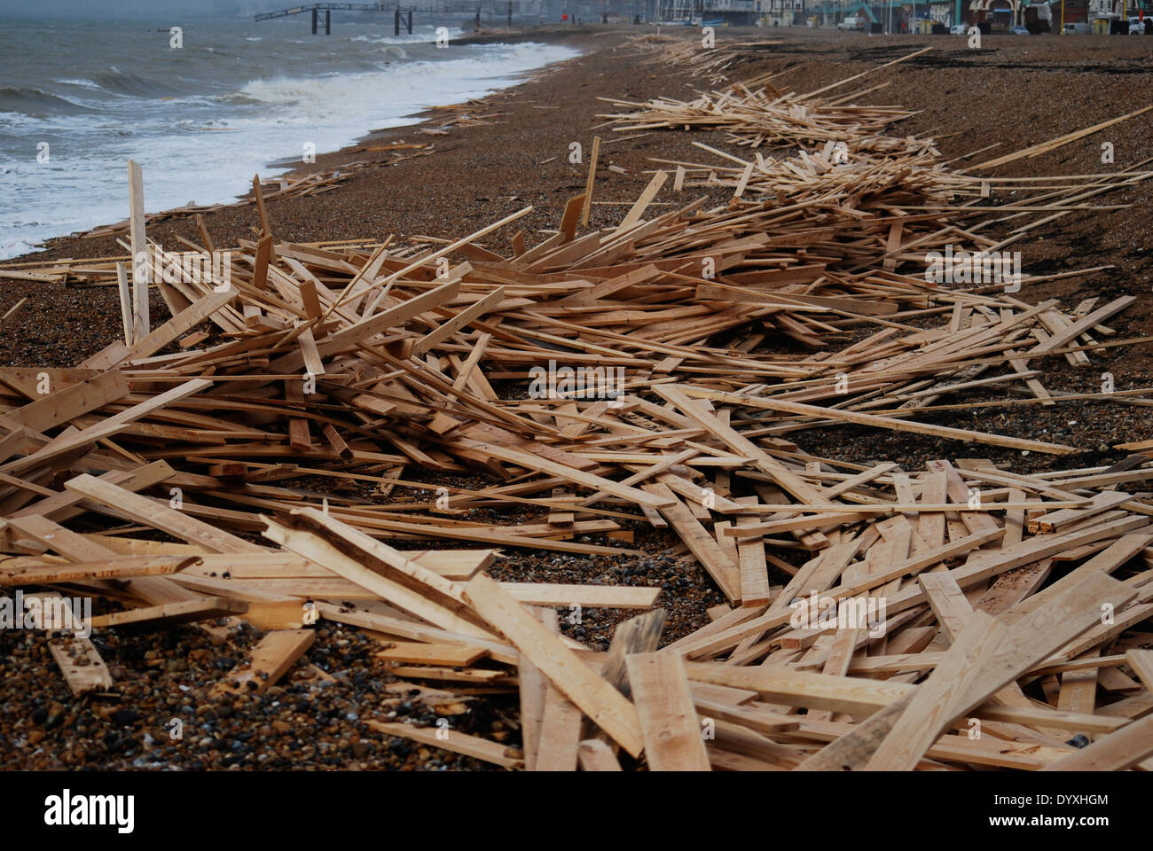 Washed up drift wood hi-res stock photography and images - Alamy