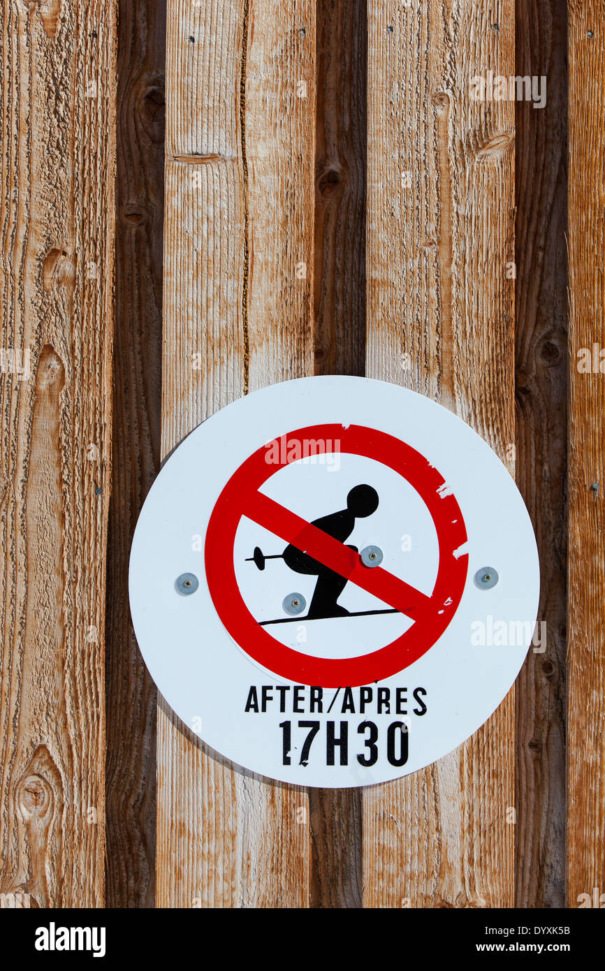 Wooden signage ski resort hi-res stock photography and images - Alamy