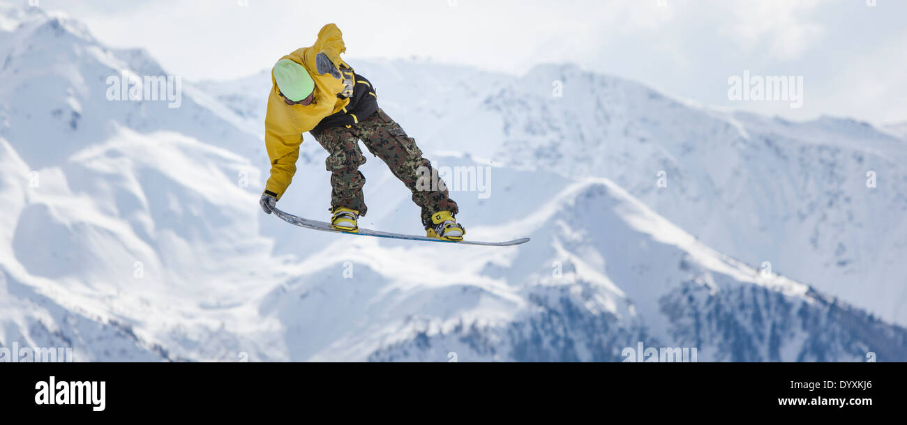 Snowboarder performing trick snow hi-res stock photography and images ...