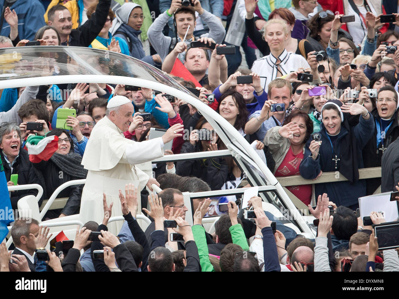 Canonization saints st peters basilica hi-res stock photography and ...