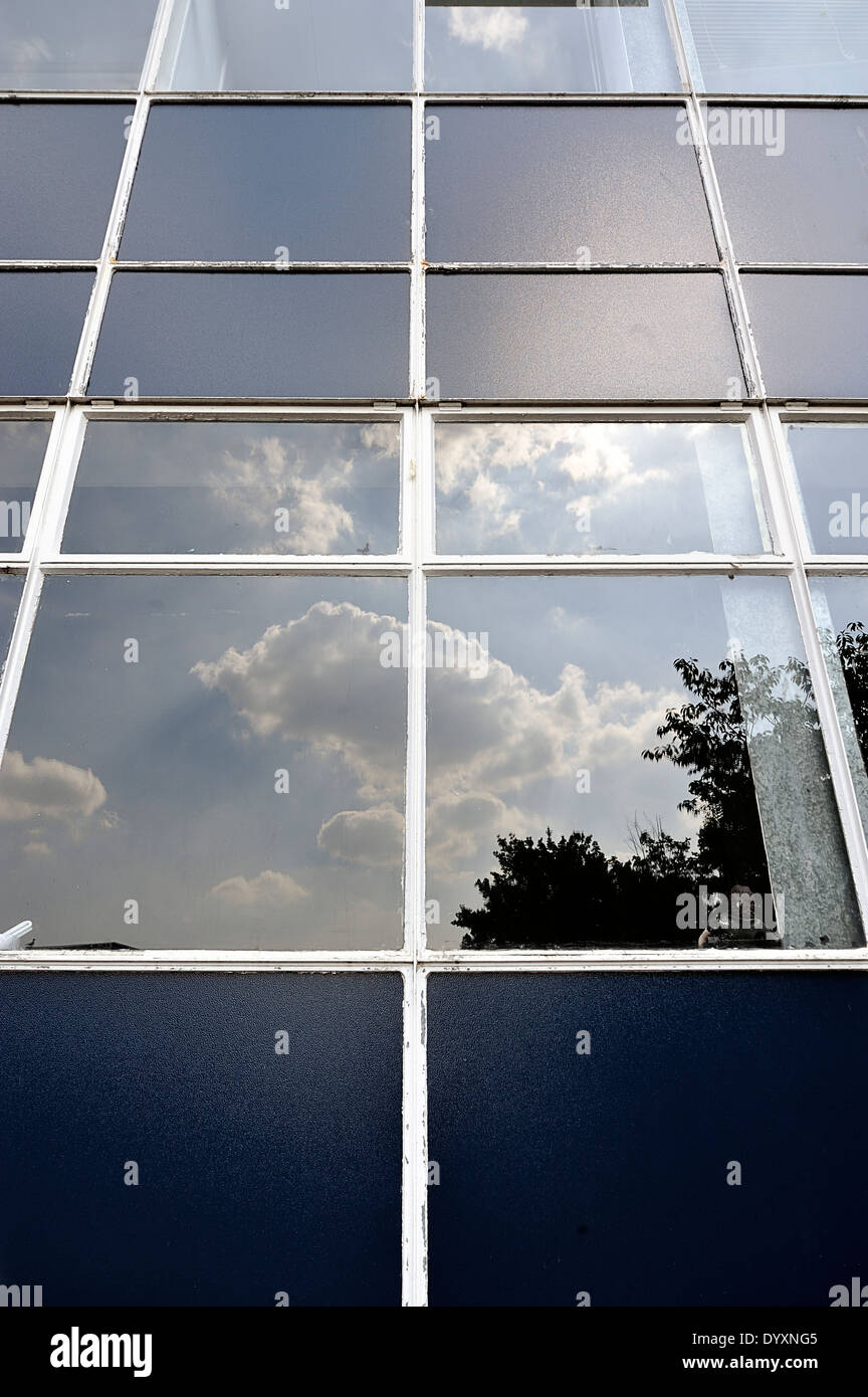Clouds reflecting in windows hi-res stock photography and images - Alamy