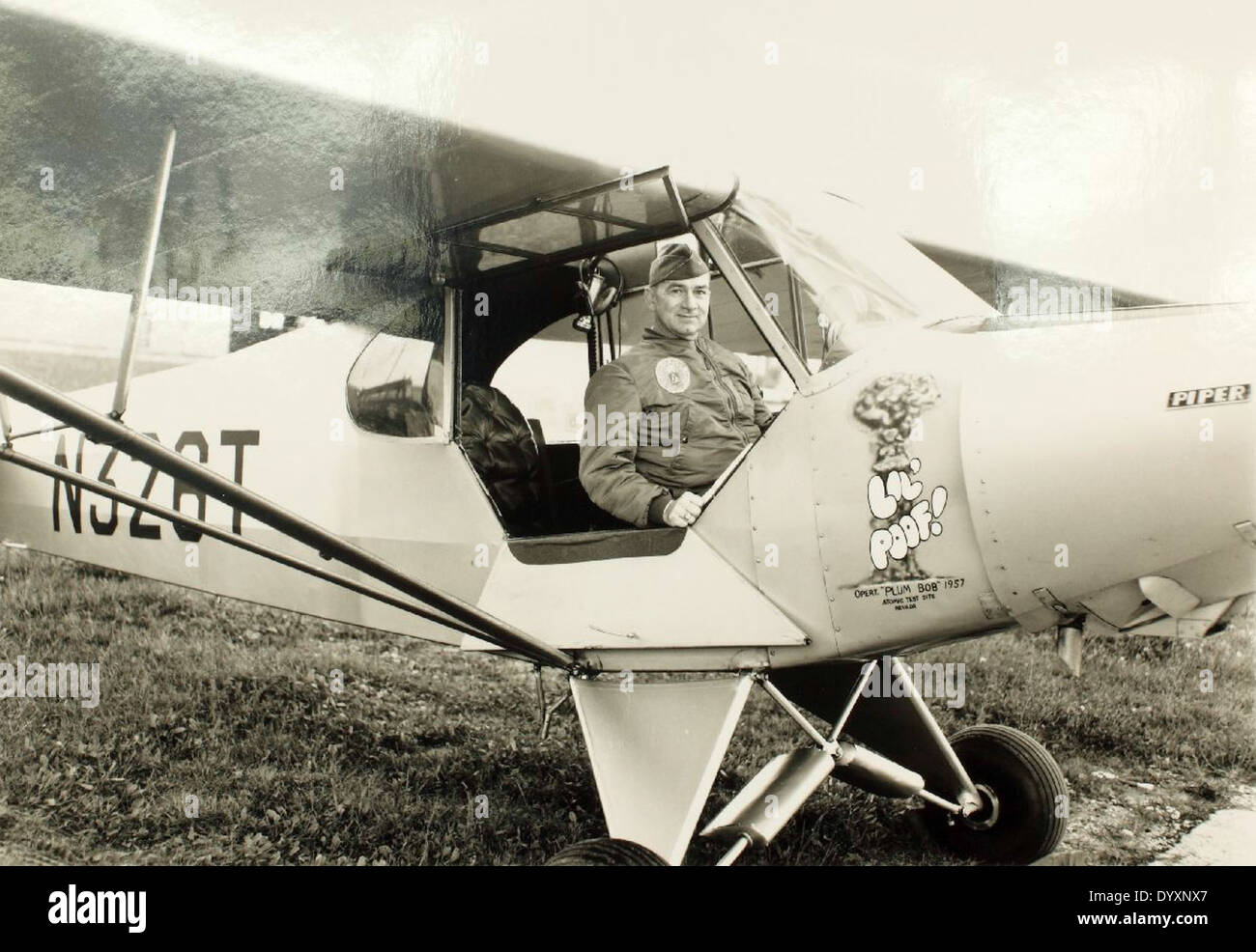 Piper pa18 super cub hi-res stock photography and images - Alamy