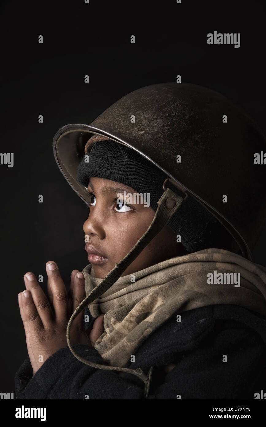 Young boy soldier praying Stock Photo - Alamy