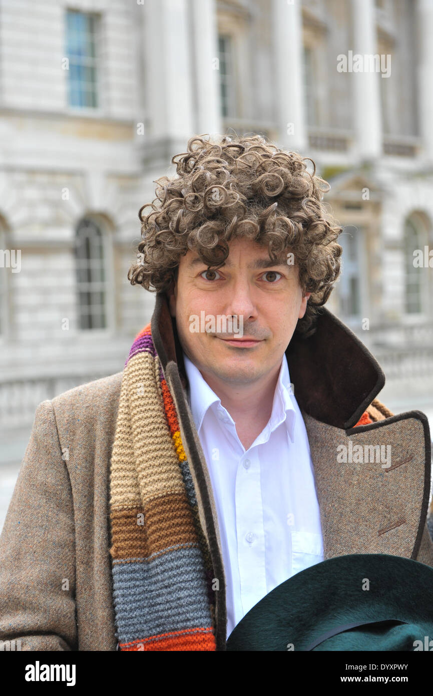Dr who tom baker hi-res stock photography and images - Alamy