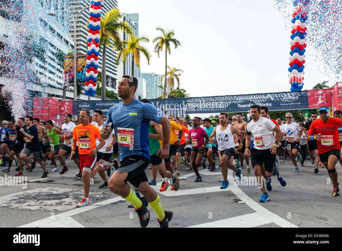 Runners starting line hi-res stock photography and images - Alamy