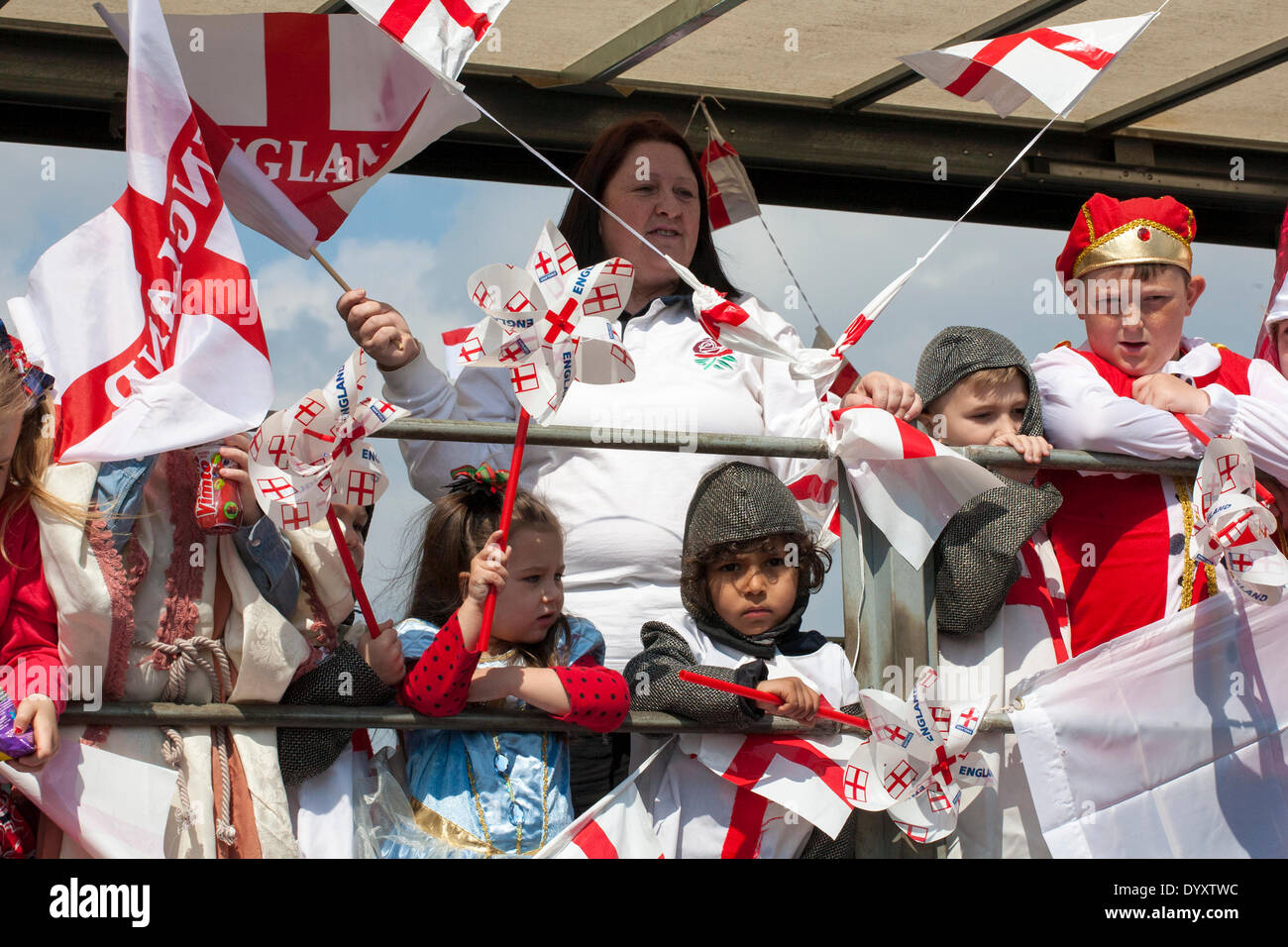 Manchester, UK 27th April, 2014. Floats with school children at the St ...