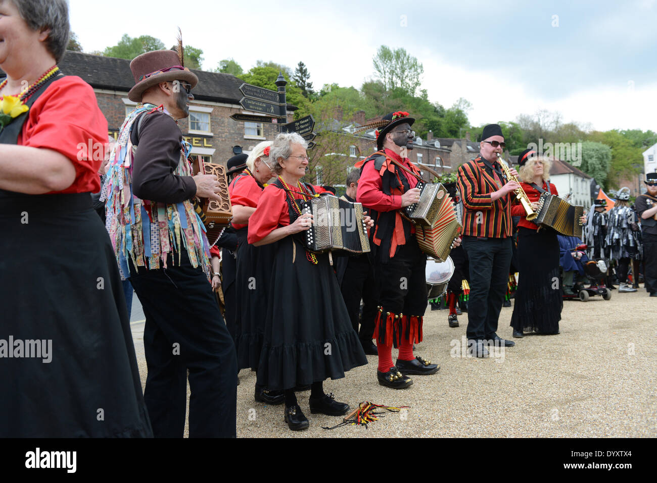Border morris dancing hi-res stock photography and images - Alamy