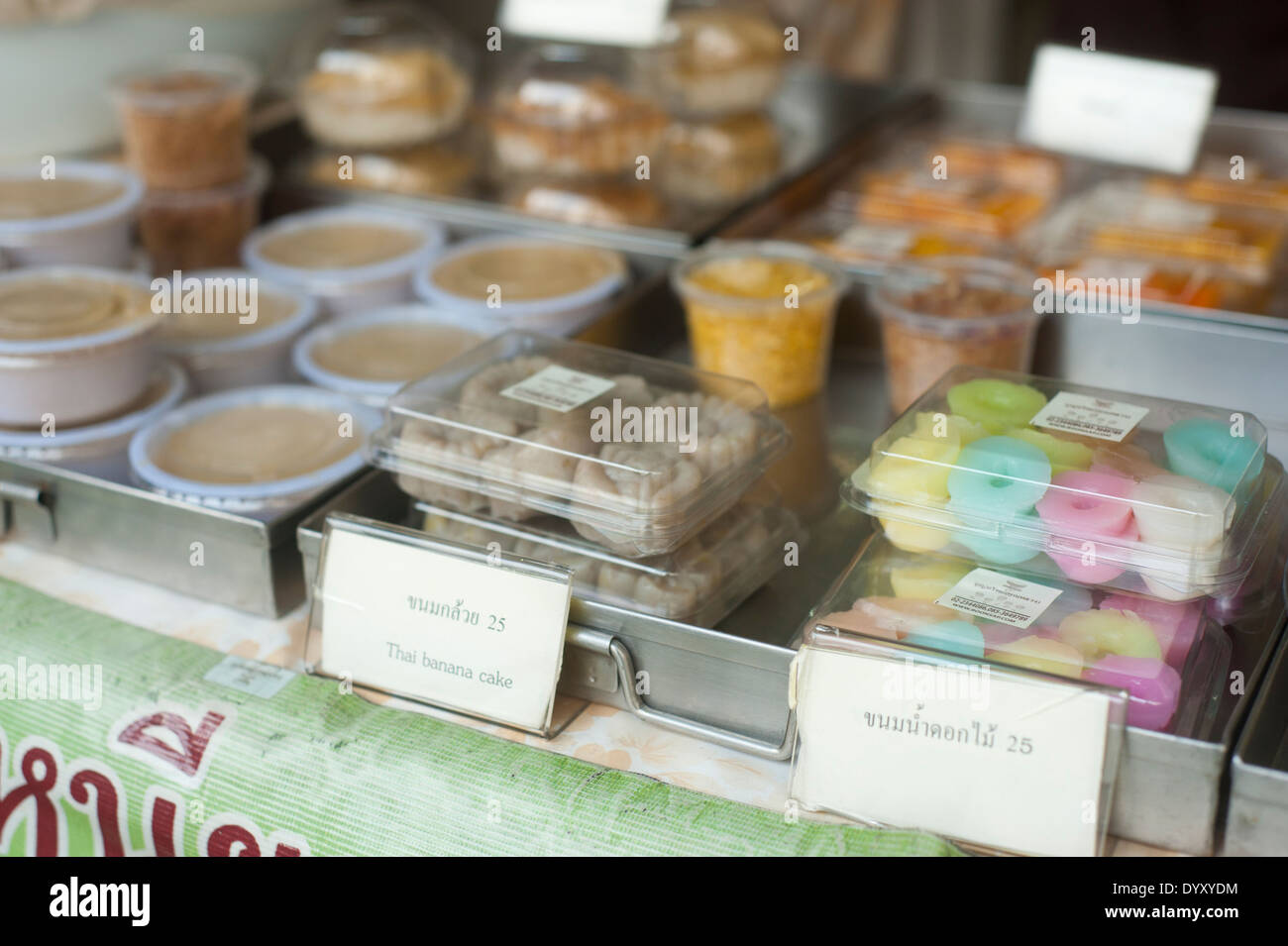 Bangkok Thailand 2014 - Stand selling sweets Stock Photo - Alamy