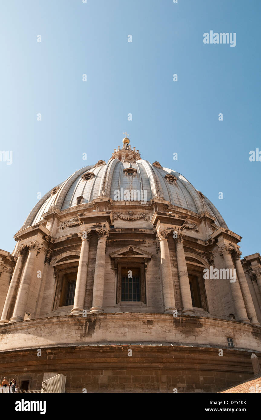 The dome of st peters basilica by michelangelo hi-res stock photography ...