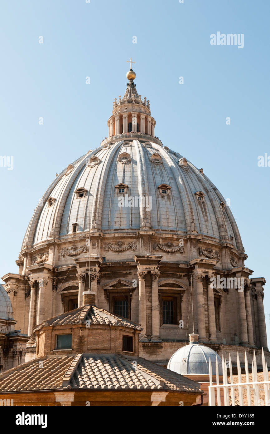 The dome of st peters basilica by michelangelo hi-res stock photography ...