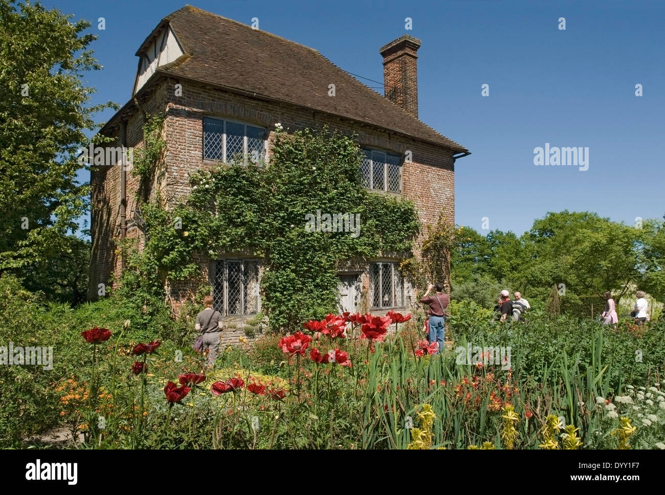 South Cottage, Sissinghurst Castle Garden Stock Photo - Alamy