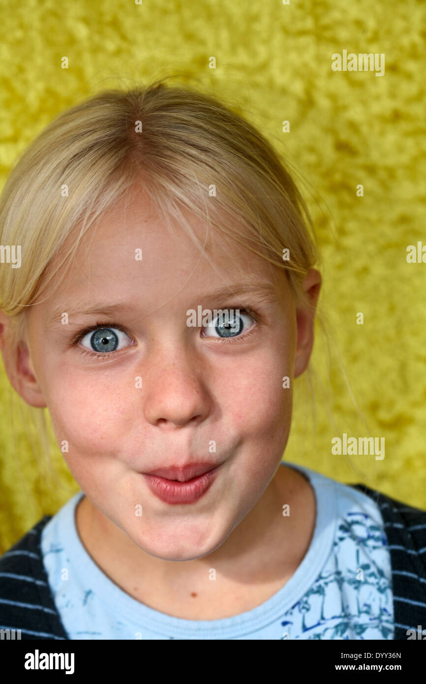 Child singing close up mouth hi-res stock photography and images - Alamy