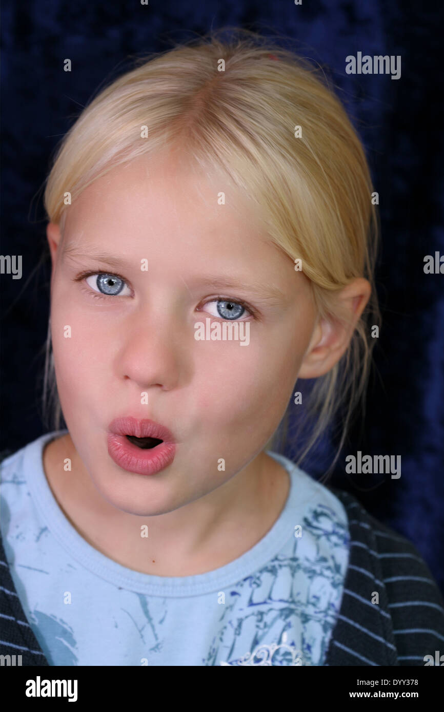 Close up of a child face while singing Stock Photo - Alamy