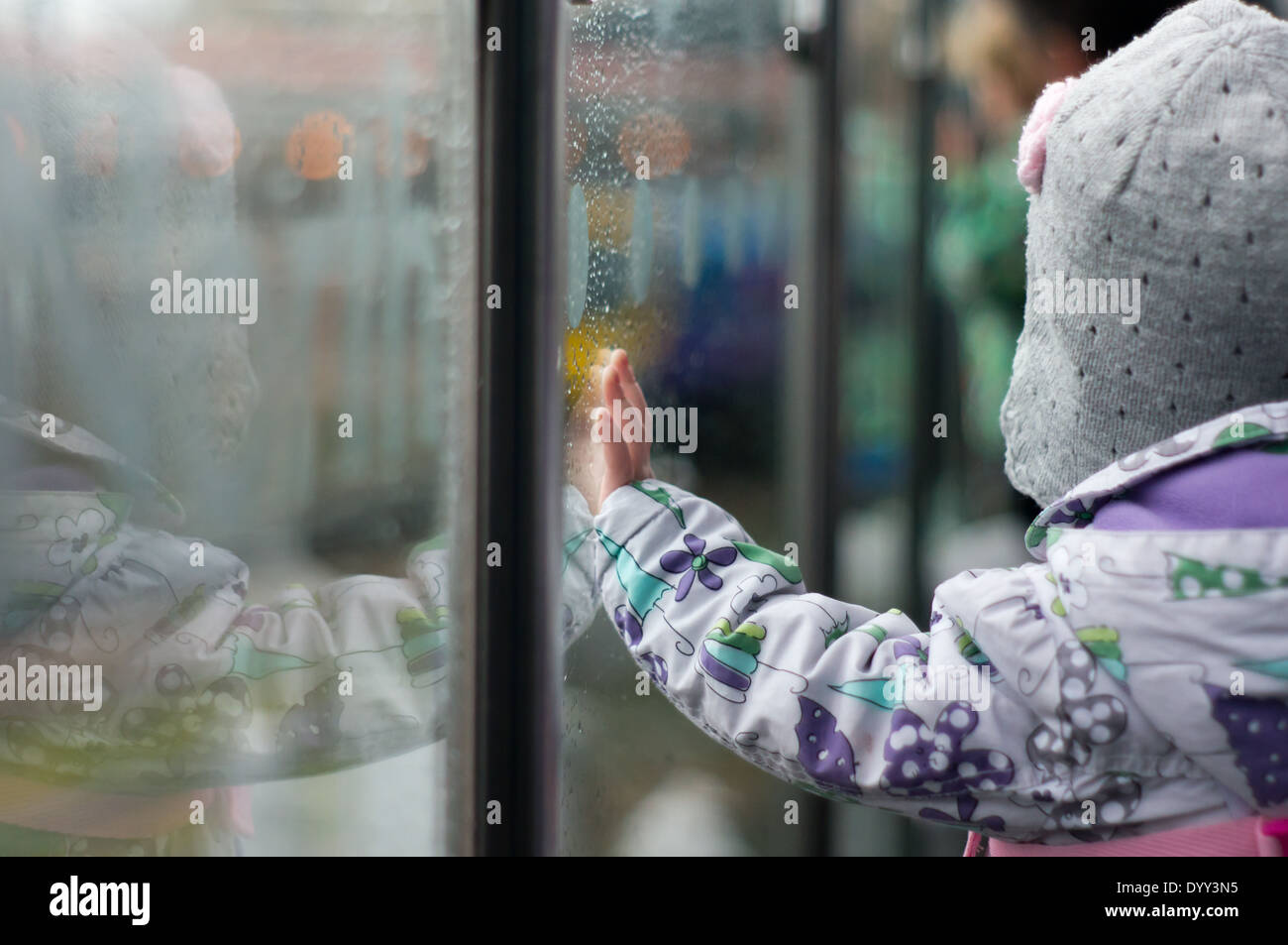 Girl watching the rain hi-res stock photography and images - Alamy
