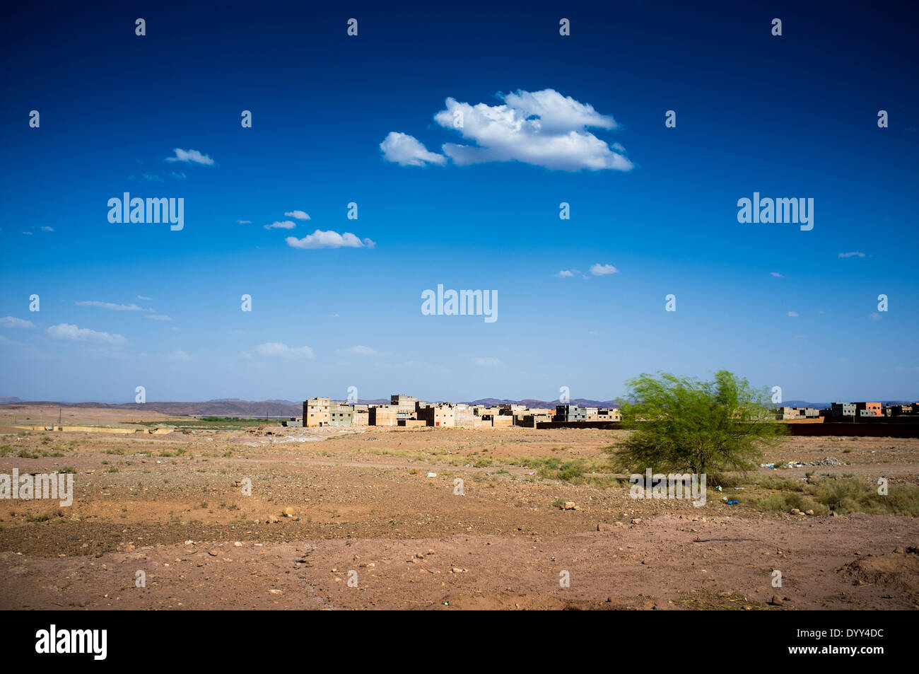 The sahara desert near ouarzazate hi-res stock photography and images ...