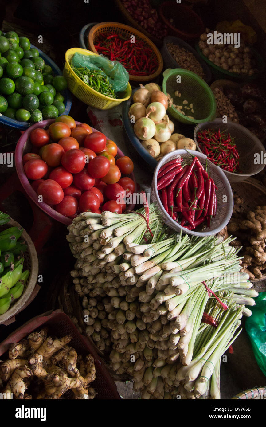 Chillies and spring onions hi-res stock photography and images - Alamy
