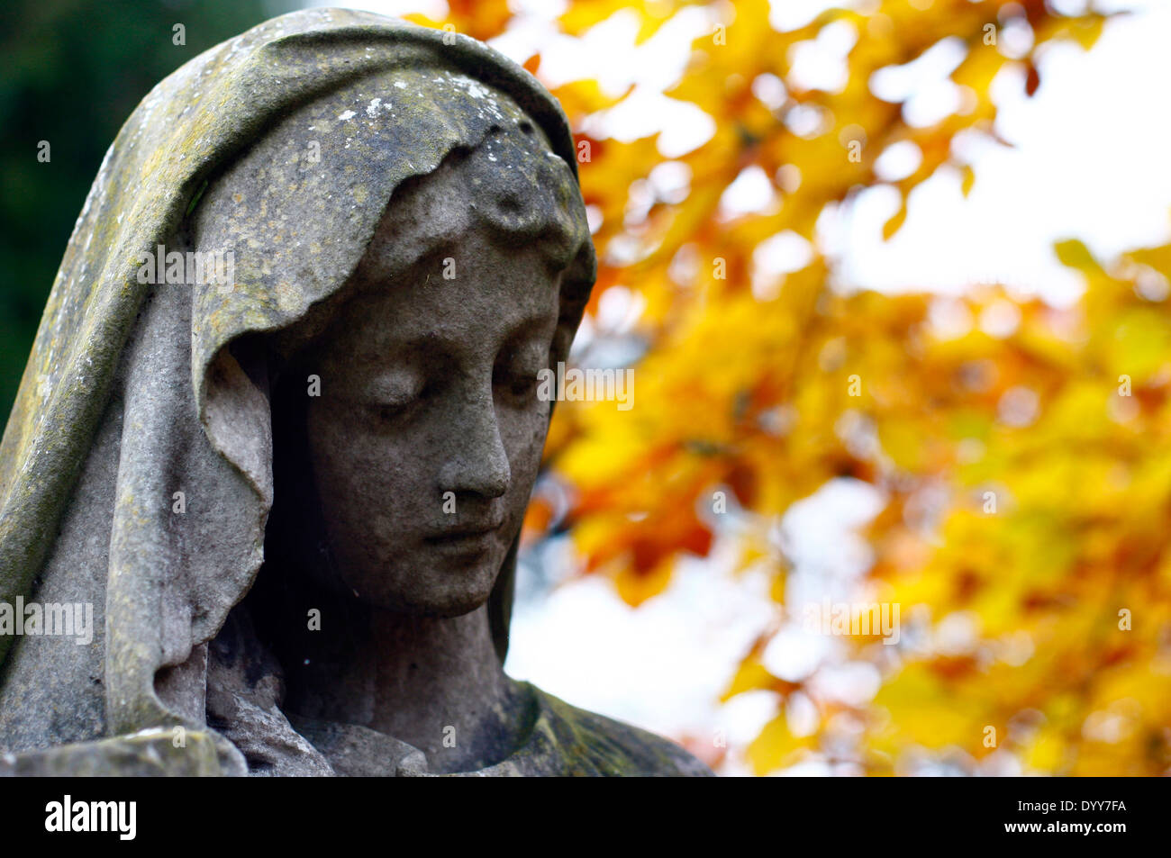 Autumn Angel - statue in a graveyard Stock Photo - Alamy