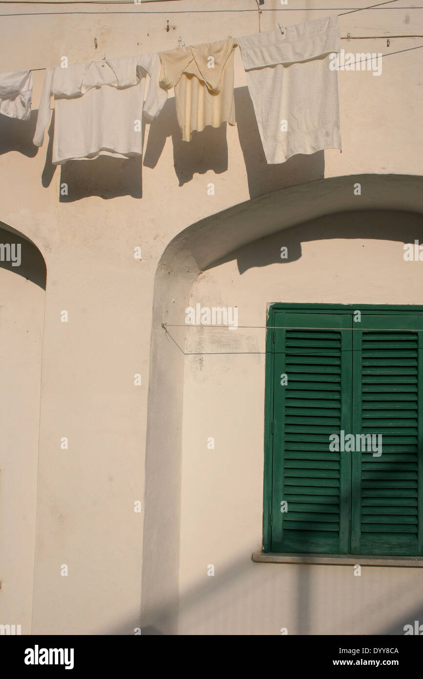 Washing line cloths whitewash building italy hi-res stock photography ...