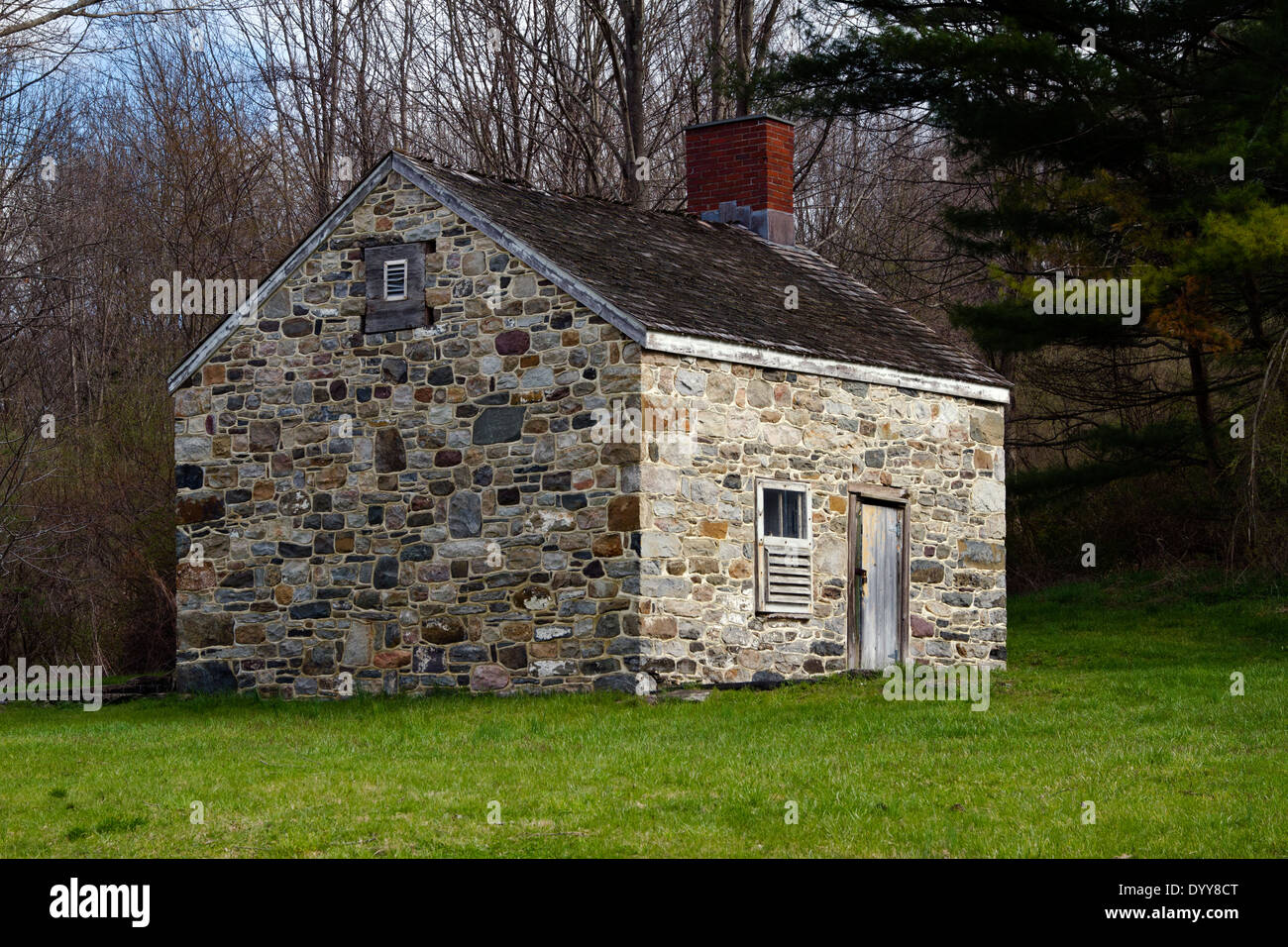 Stone cottage building hi-res stock photography and images - Alamy
