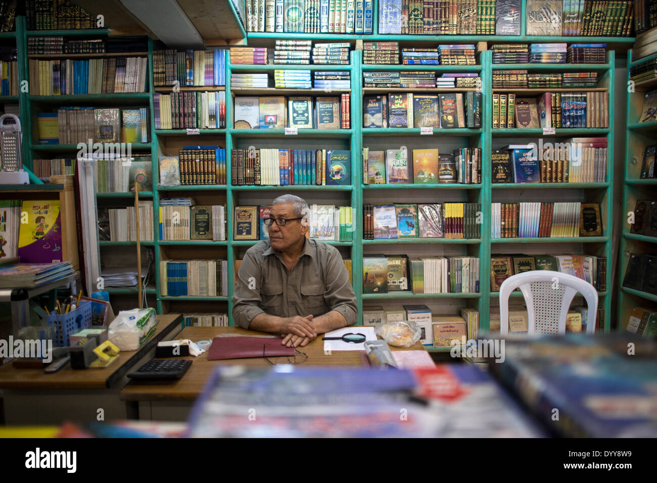 Bookstore mutanabbi street hi-res stock photography and images - Alamy