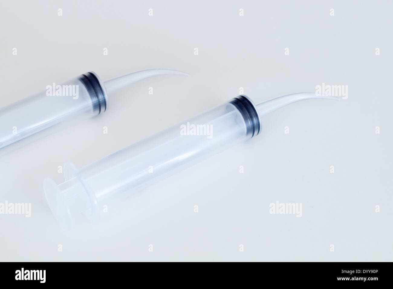 Curved tip syringes hi-res stock photography and images - Alamy