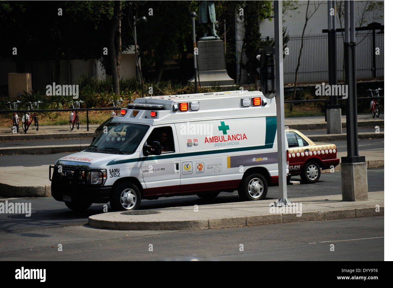 Ambulance emergency vehicle hi-res stock photography and images - Alamy