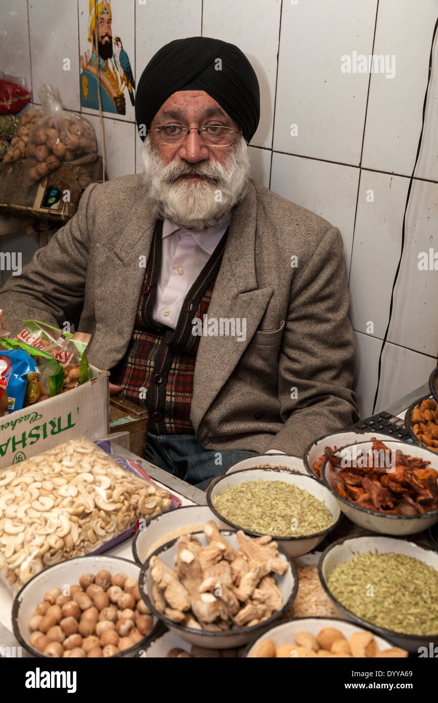Shopkeeper india hi-res stock photography and images - Alamy