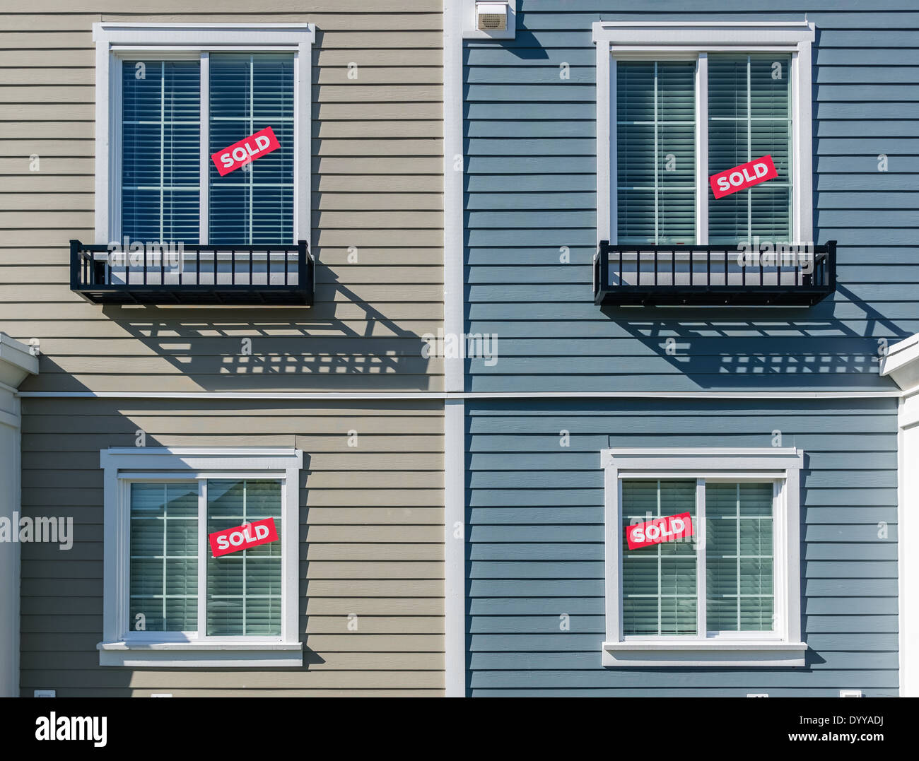Sold sign hi-res stock photography and images - Alamy