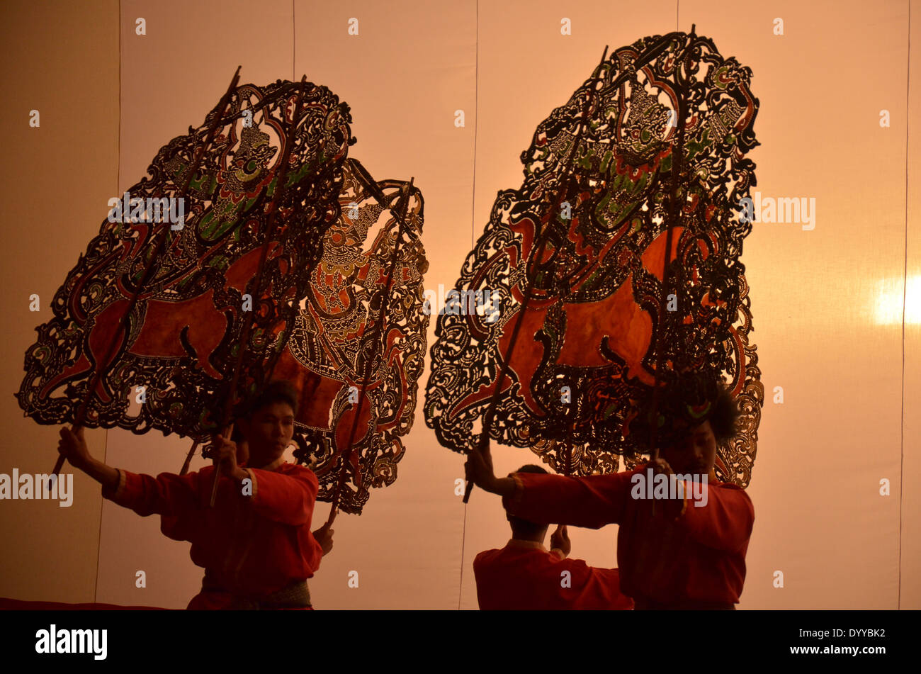 Shadow puppet thailand hi-res stock photography and images - Alamy