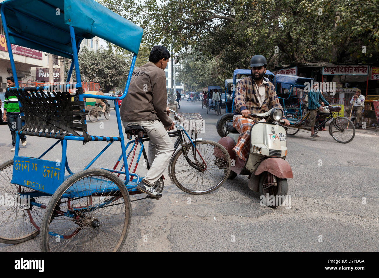 New delhi street hi-res stock photography and images - Alamy