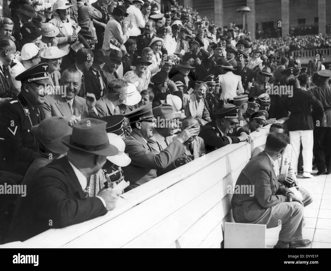 Adolf hitler 1936 olympics hi-res stock photography and images - Alamy