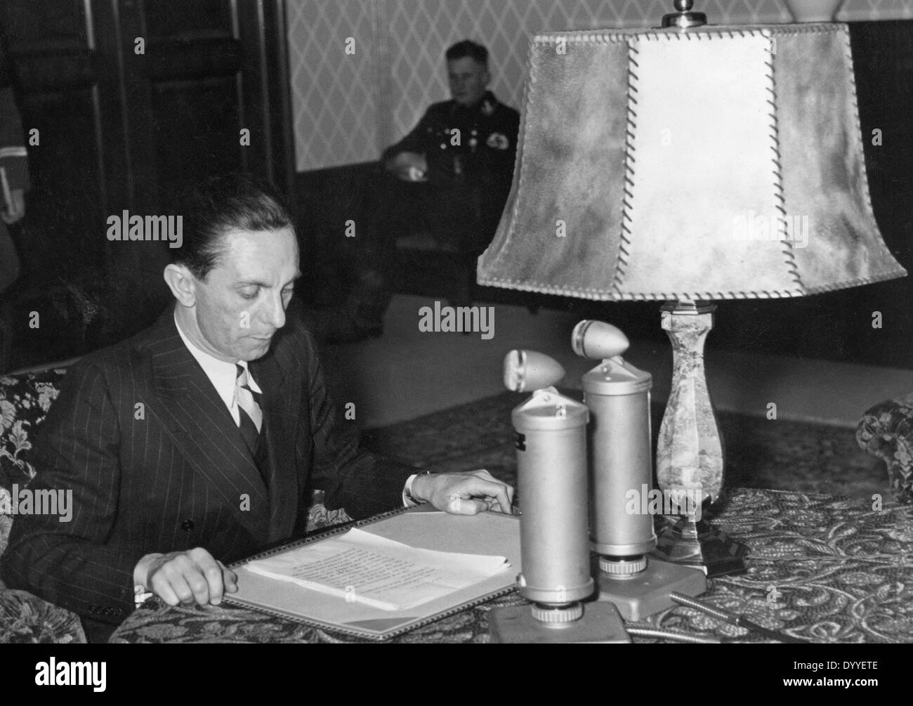 Joseph goebbels 1932 hi-res stock photography and images - Alamy