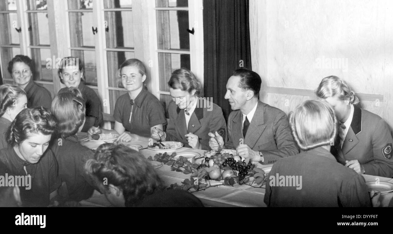 Joseph goebbels 1932 hi-res stock photography and images - Alamy