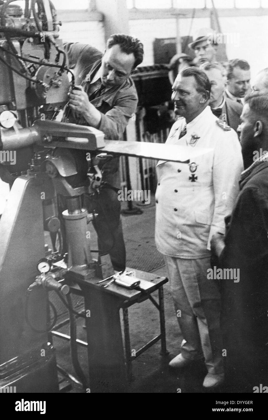 Visits in factories hi-res stock photography and images - Alamy