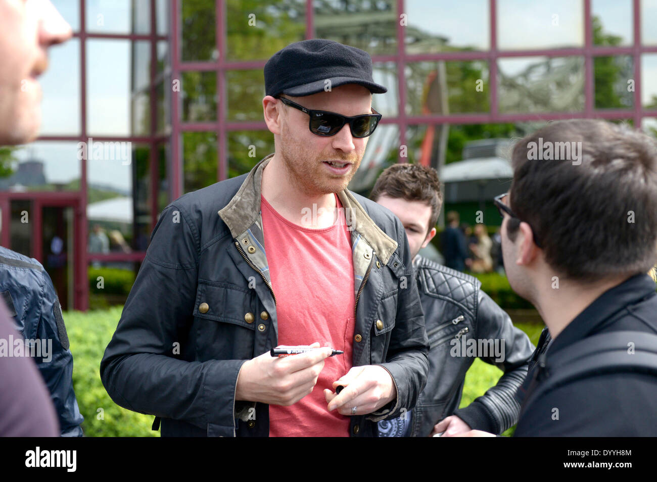 Jonny Buckland (Coldplay) leaves Hyatt Regency Hotel in Cologne ...