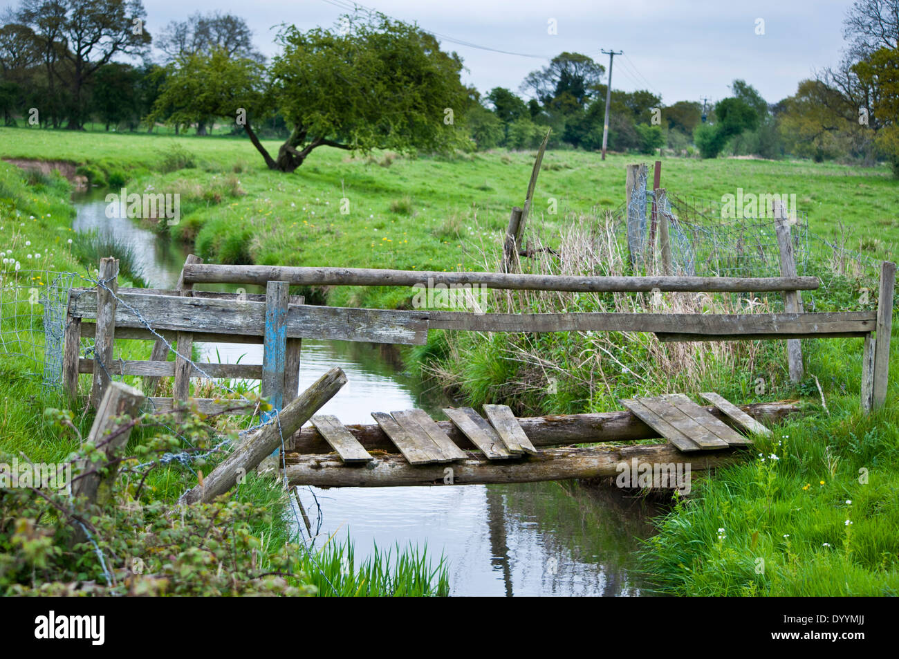 Old wooden foot bridge Stock Photo - Alamy