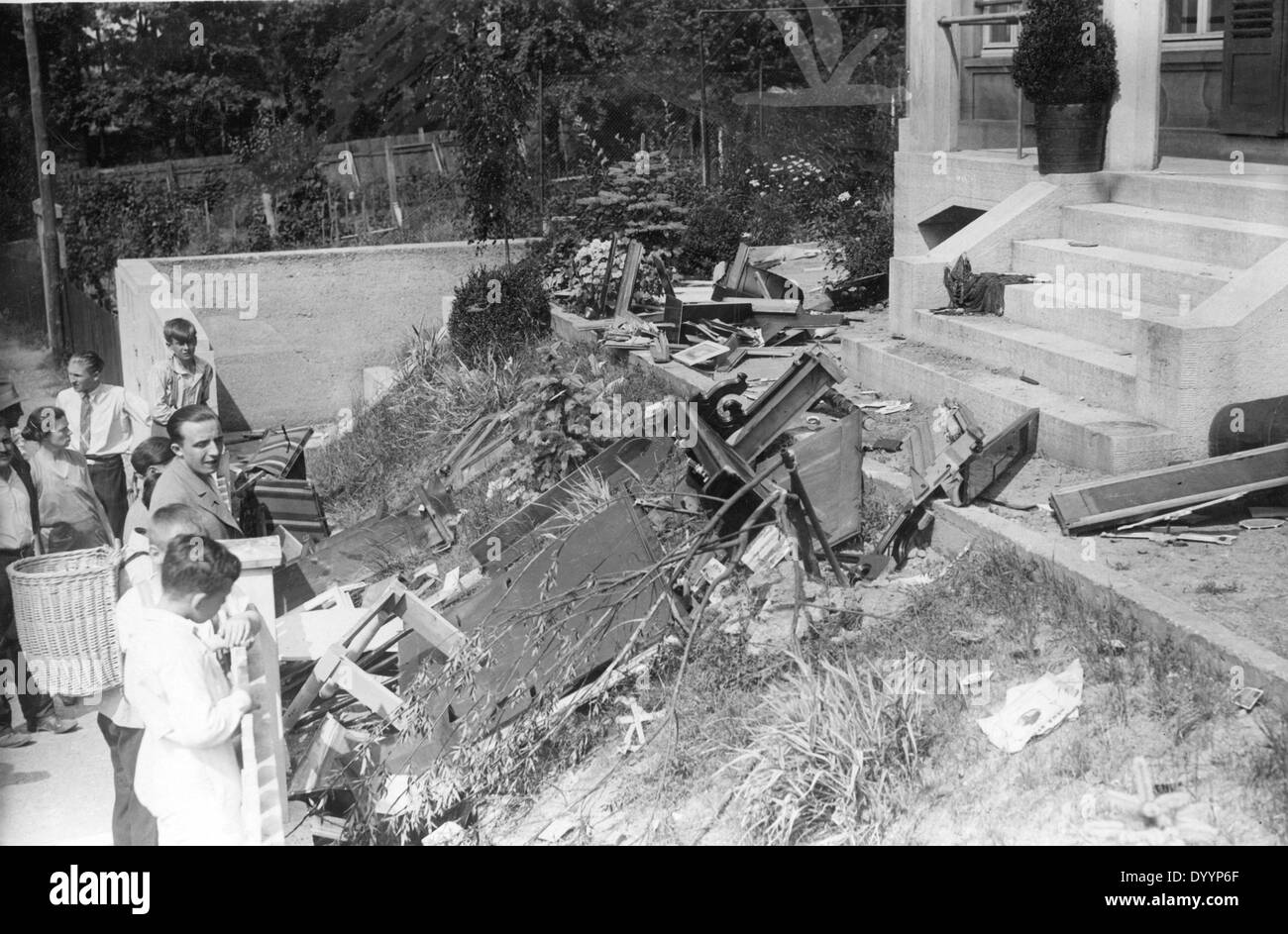 Retaliatory attack hi-res stock photography and images - Alamy